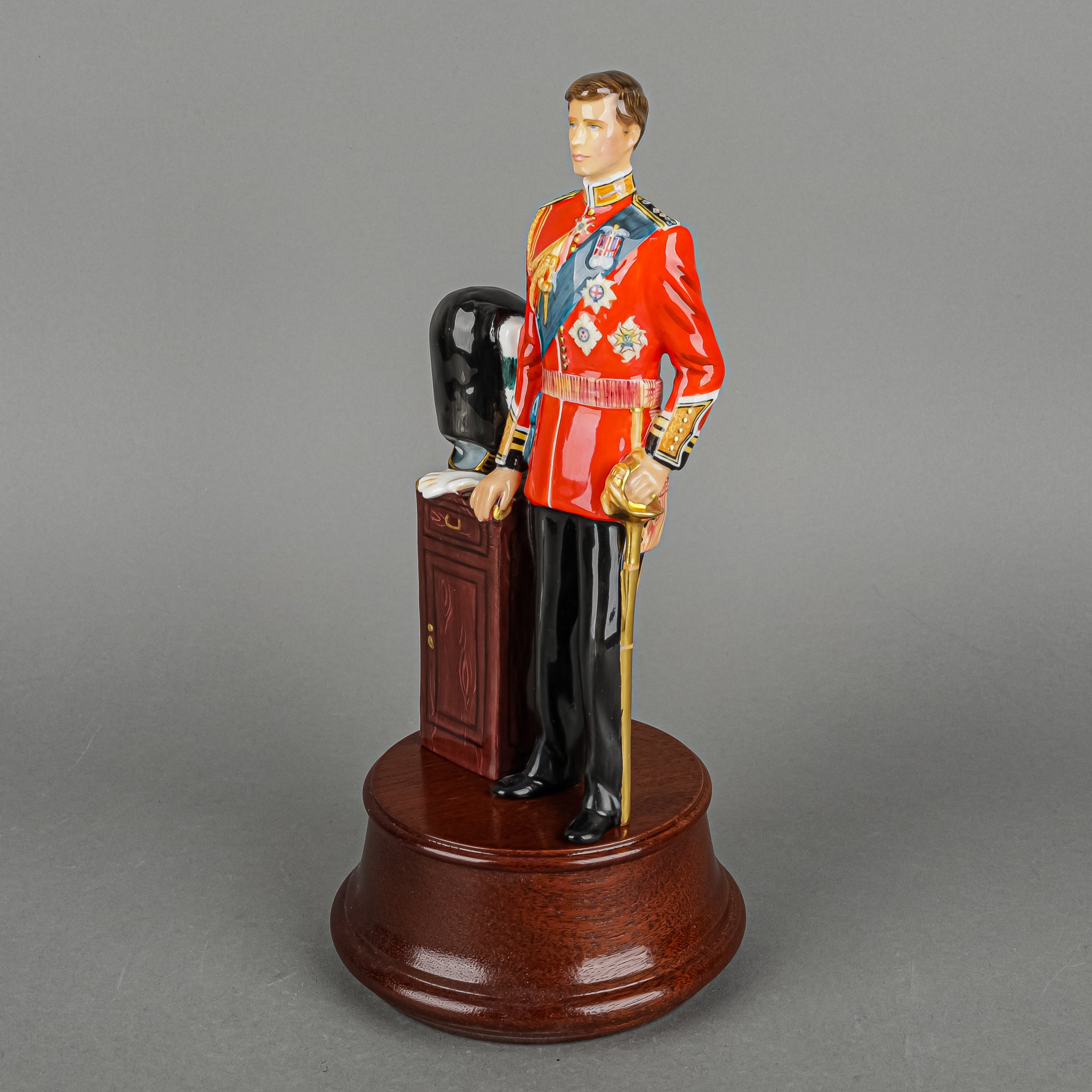 ROYAL DOULTON Figurine HRH The Prince Of Wales - Charles HN 2884 ...