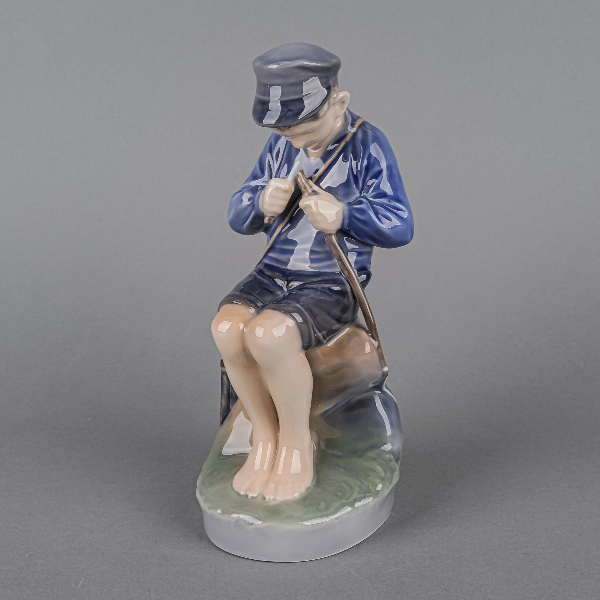 ROYAL COPENHAGEN Figurine Shepherd Boy Cutting A Stick 905 - Around The ...